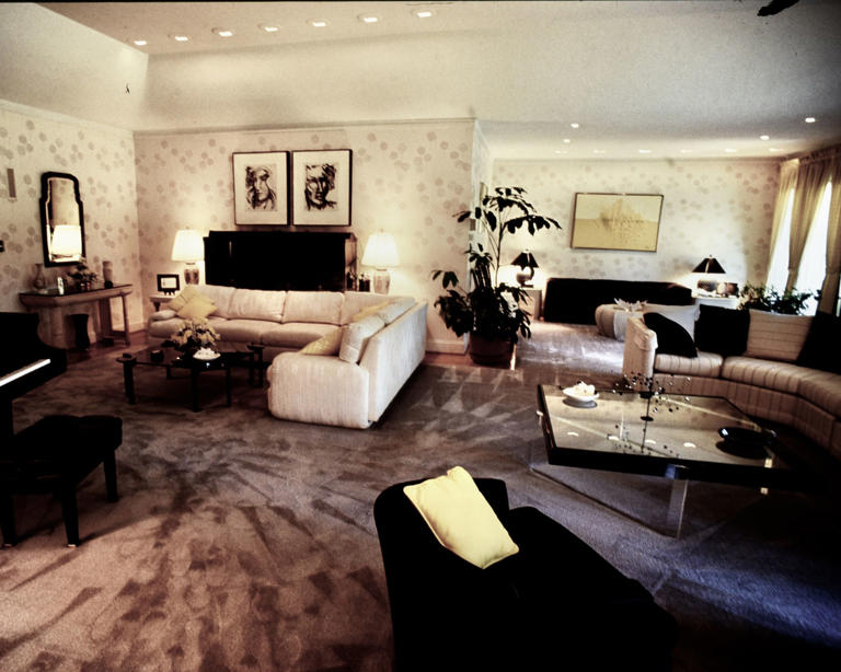 Tammy Wynette's '80s living room proves a controversial color pairing ...