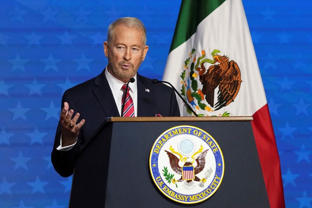 Two US embassy workers killed in car crash in Mexico