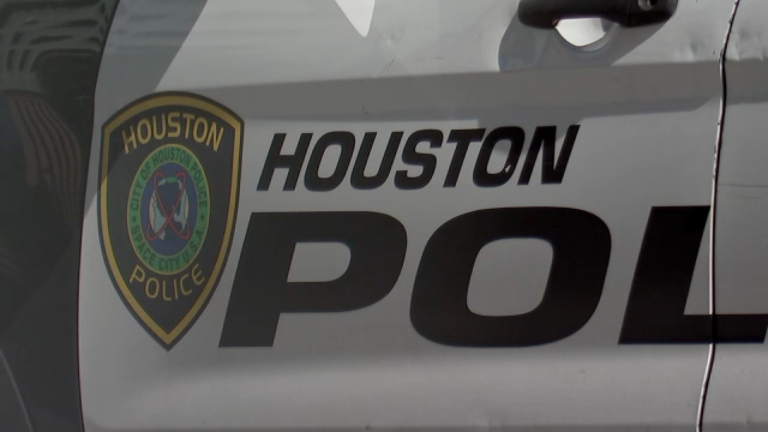 Warrant: 2 Houston police officers under criminal investigation over ...
