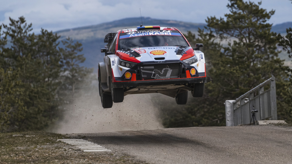 What happens when Rally1 cars run flat out at 200 km/h?