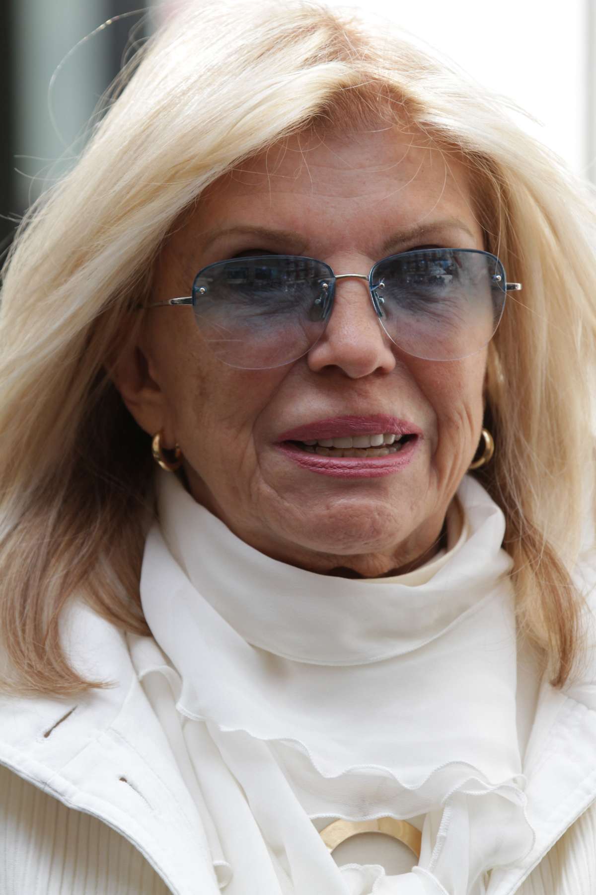 Nancy Sinatra blasts Trump for posting Frank Sinatra’s 'My Way' clip ...