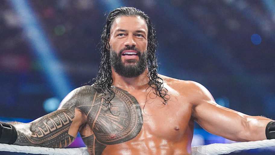 Roman Reigns defeats CM Punk to win the World Heavyweight Title at ...