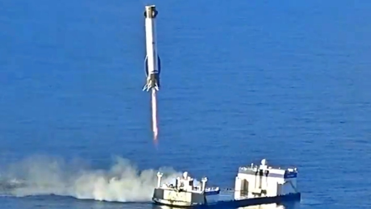 Jeff Bezos's Blue Origin nailed rocket landing, but failed to deliver ...