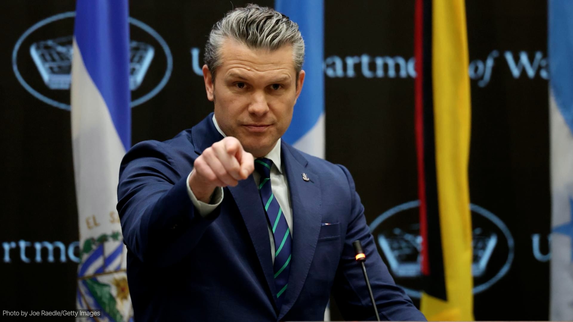 Hegseth cite un verset biblique tiré de « Pulp Fiction » lors d'un ...