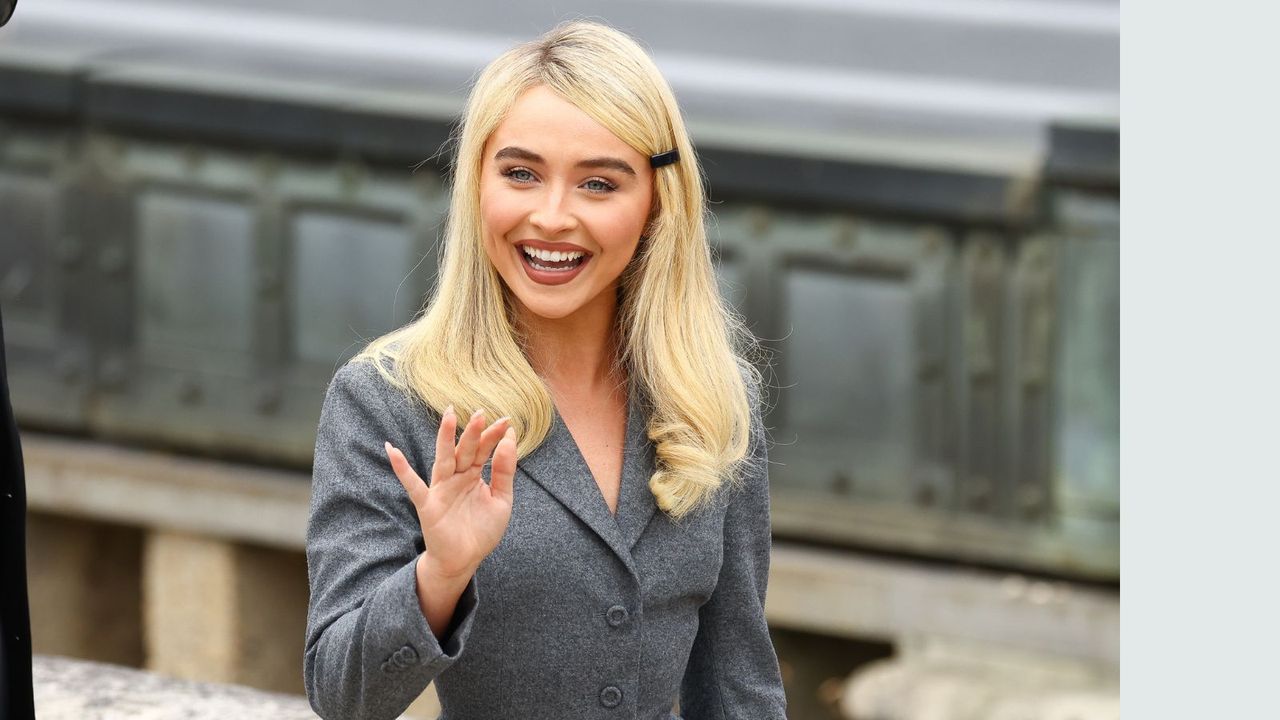 Sabrina Carpenter's elegant and earthy living room color scheme is ...