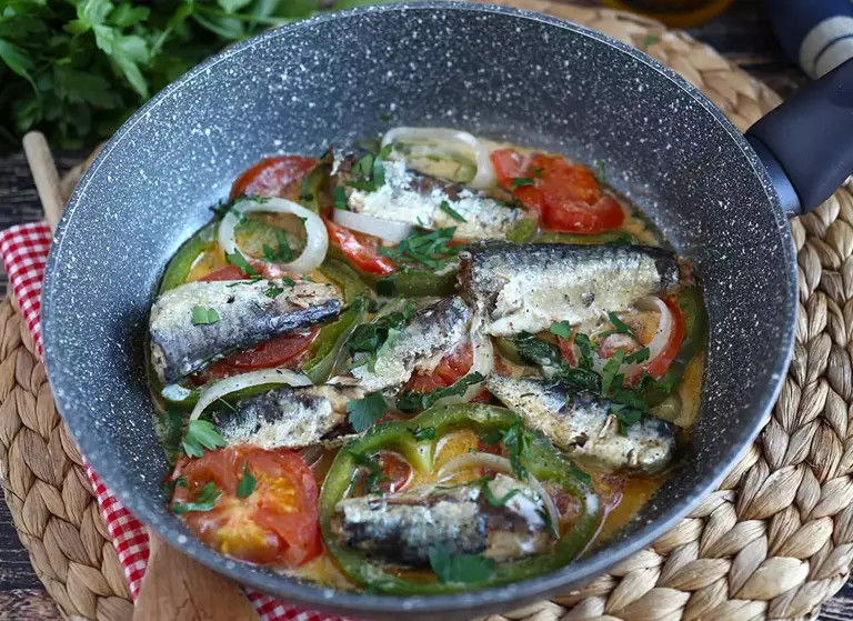 Sardine stew, an easy, sunny and economical recipe