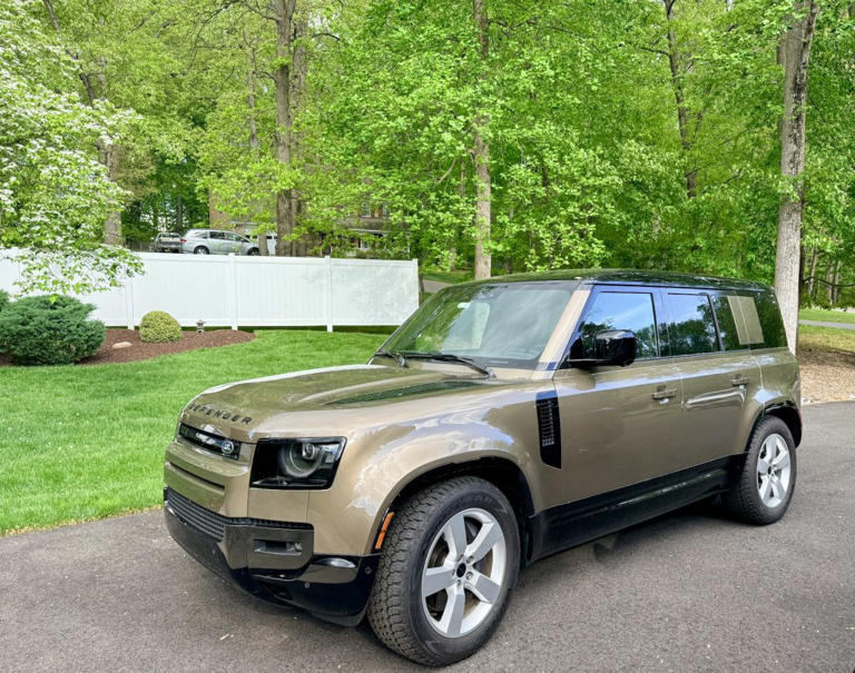 2026 Defender 110 X-Dynamic SE: Rugged SUV resilience