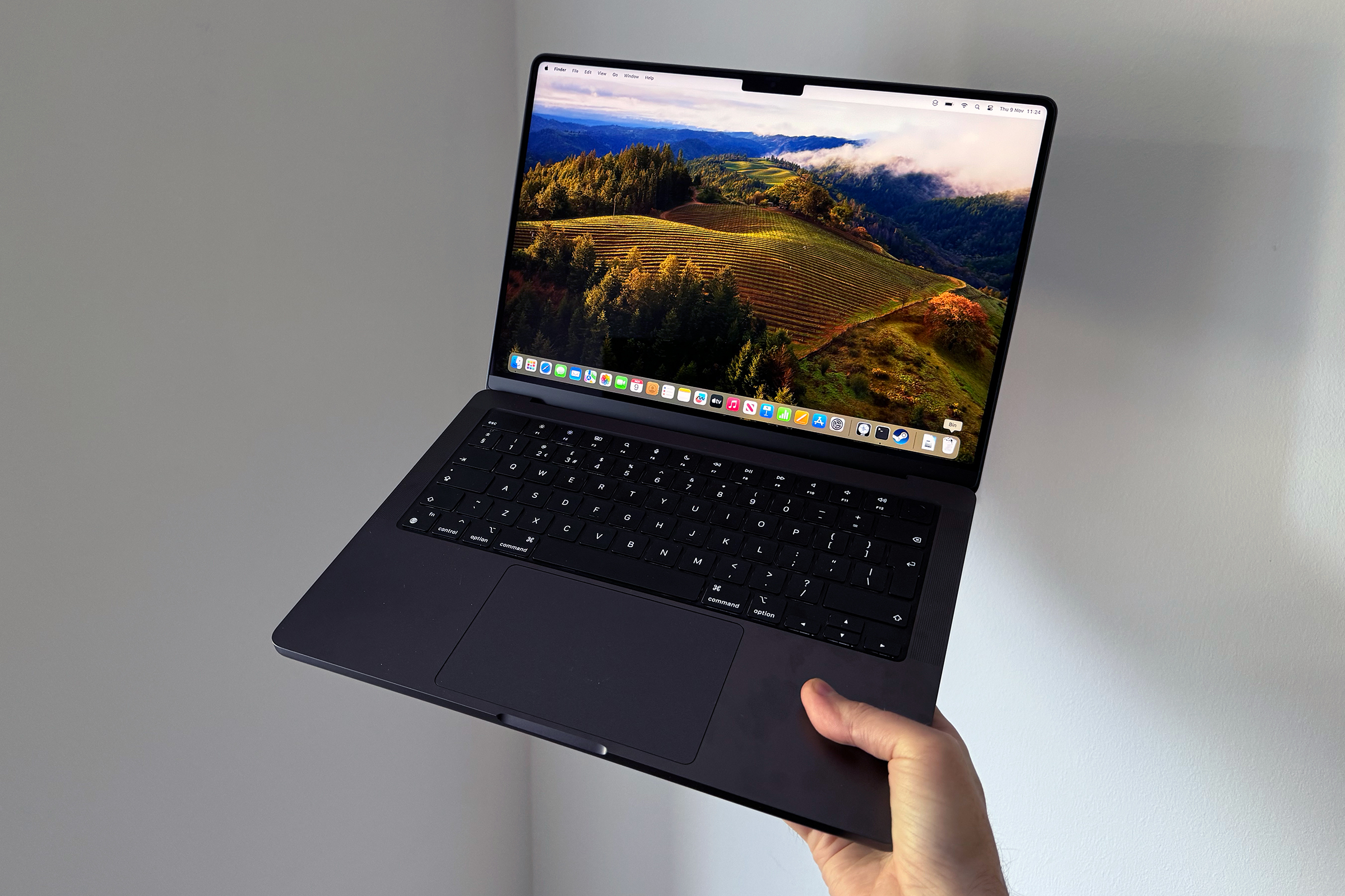 MacBook Pro M6 OLED models to get the Galaxy S26 Ultra’s best new feature?