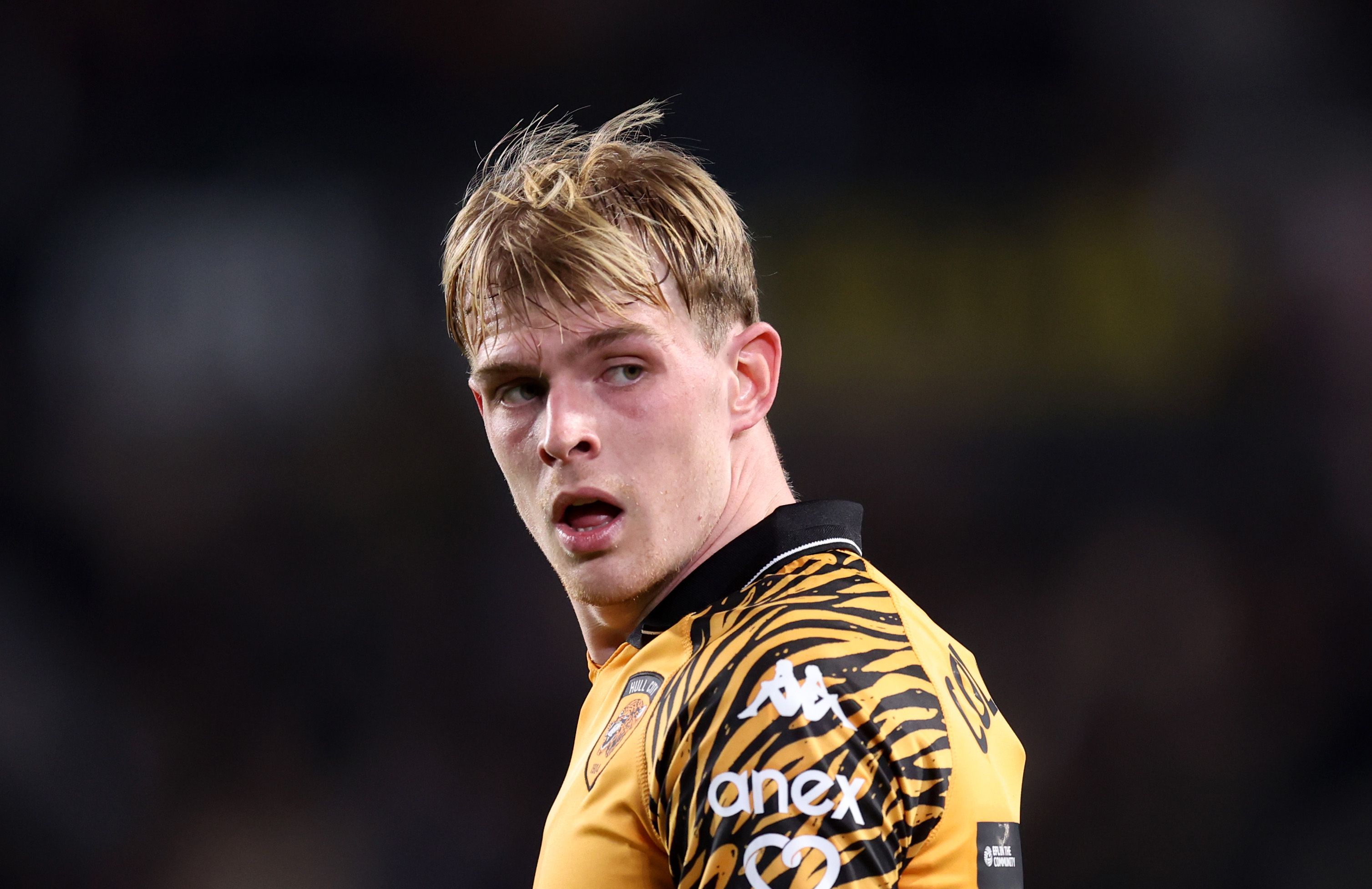 Hull City 'would like' to discuss return for Manchester United ...
