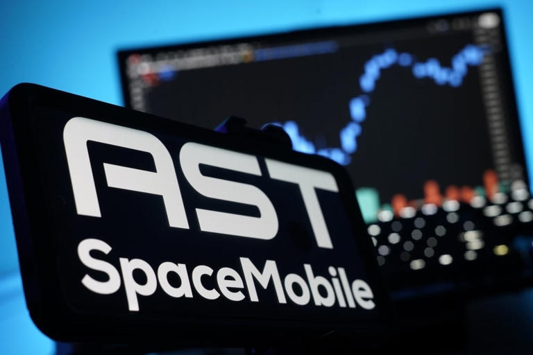 Why is AST SpaceMobile stock sinking Monday?