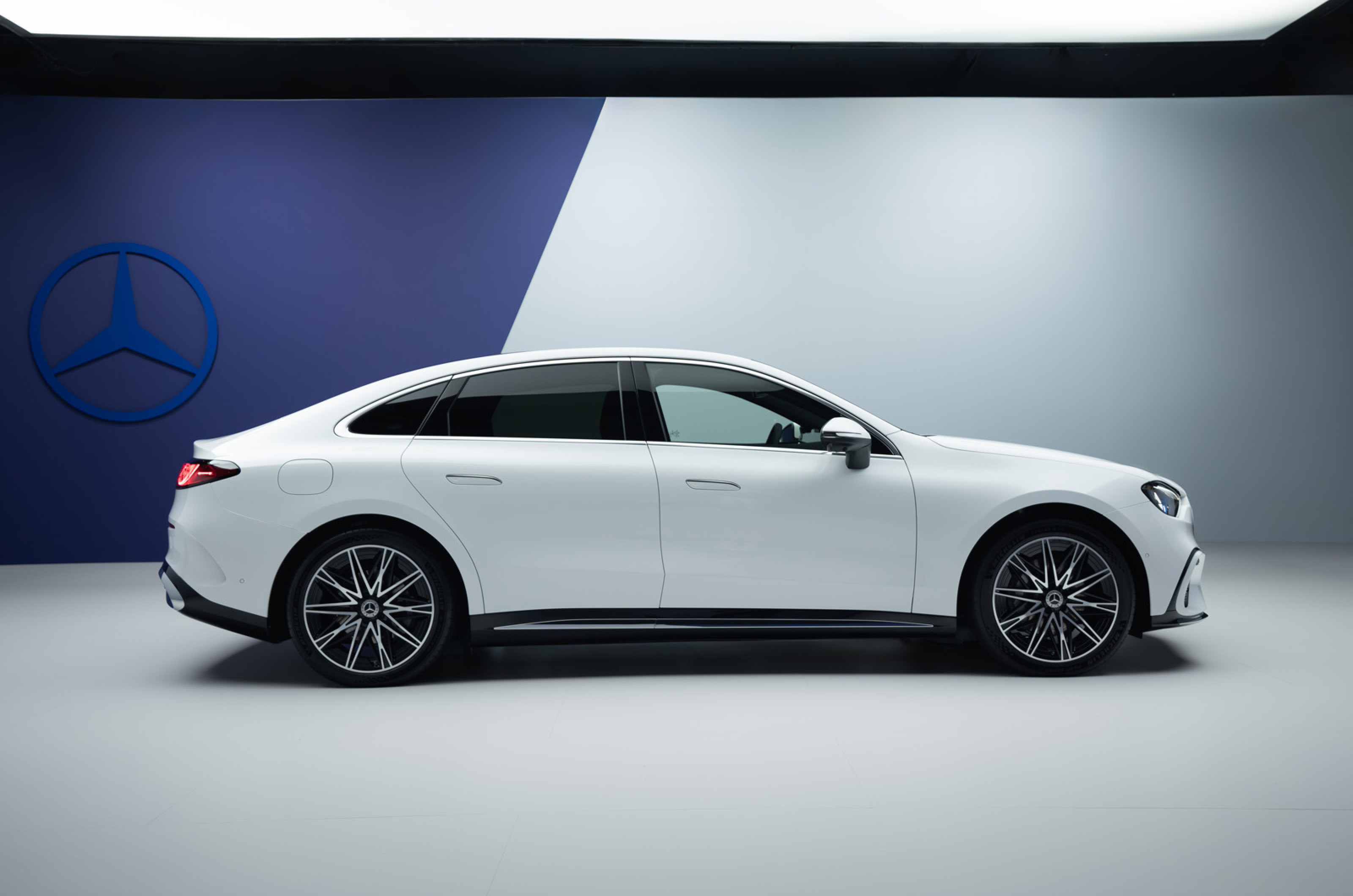Electric Mercedes C-Class revealed with 472-mile range