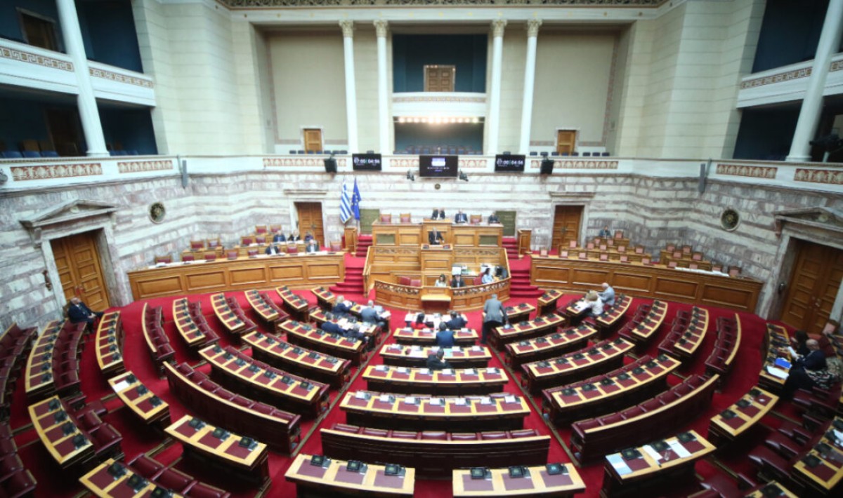 Έντονη πολιτική αντιπαράθεση για την υπόθεση των υποκλοπών