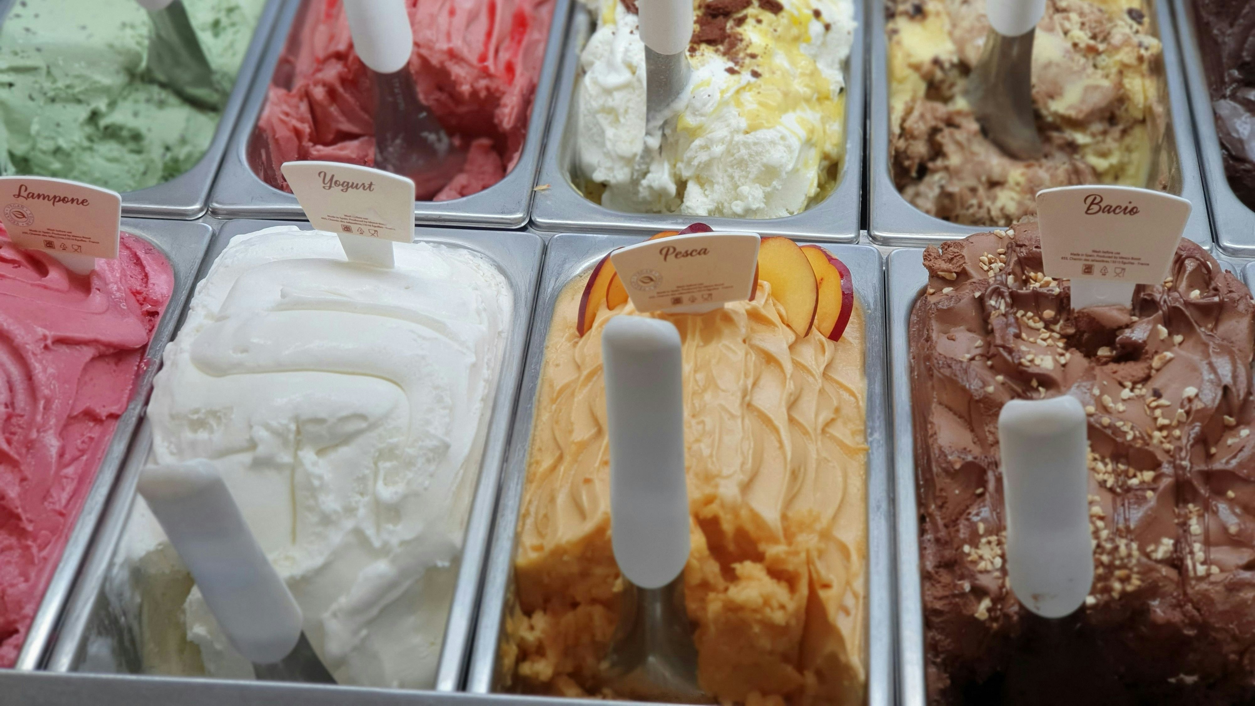 4 Anzeichen – so erkennst du echtes Eis im Eissalon
