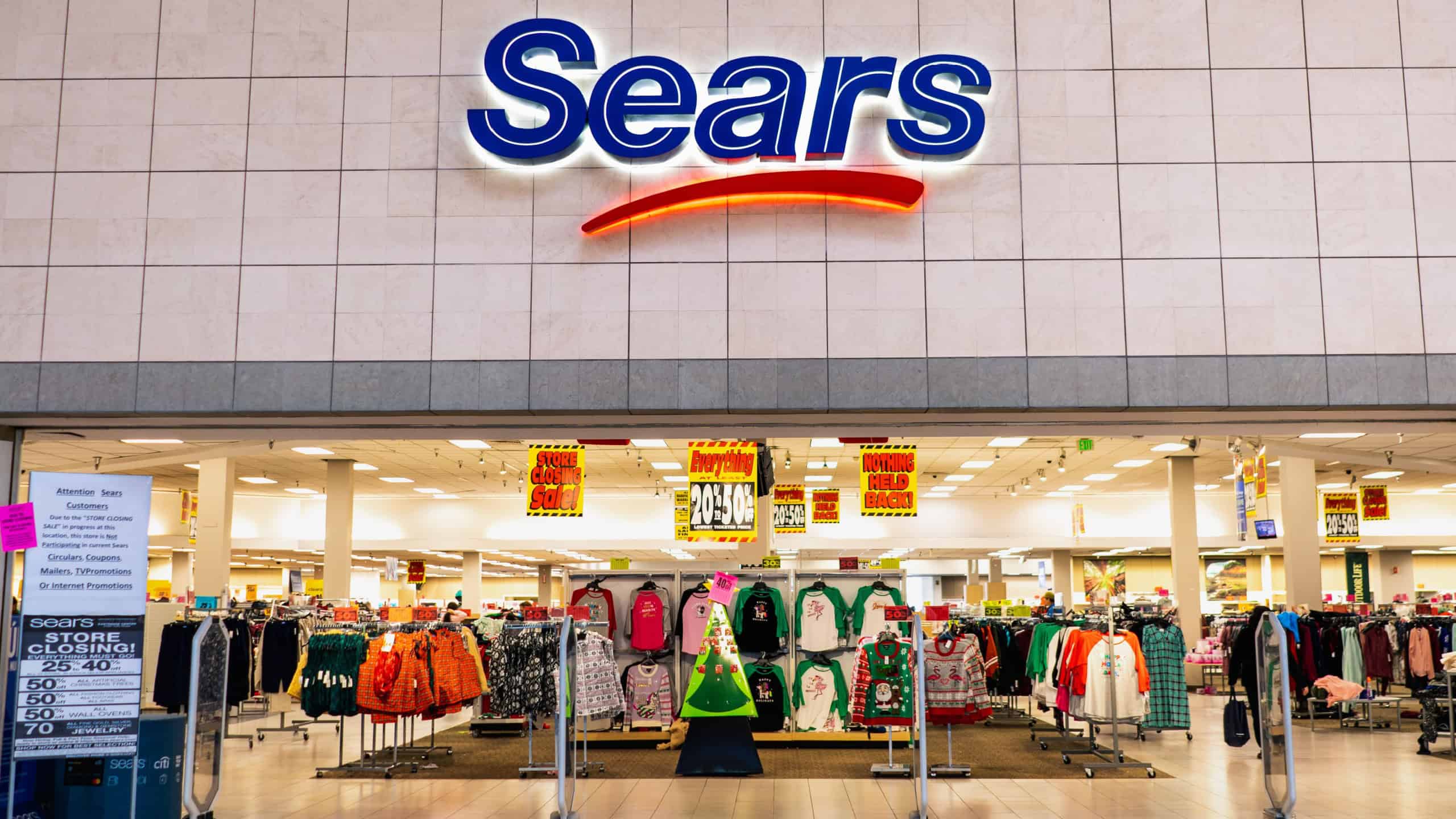 15 beloved Canadian stores that don't exist anymore