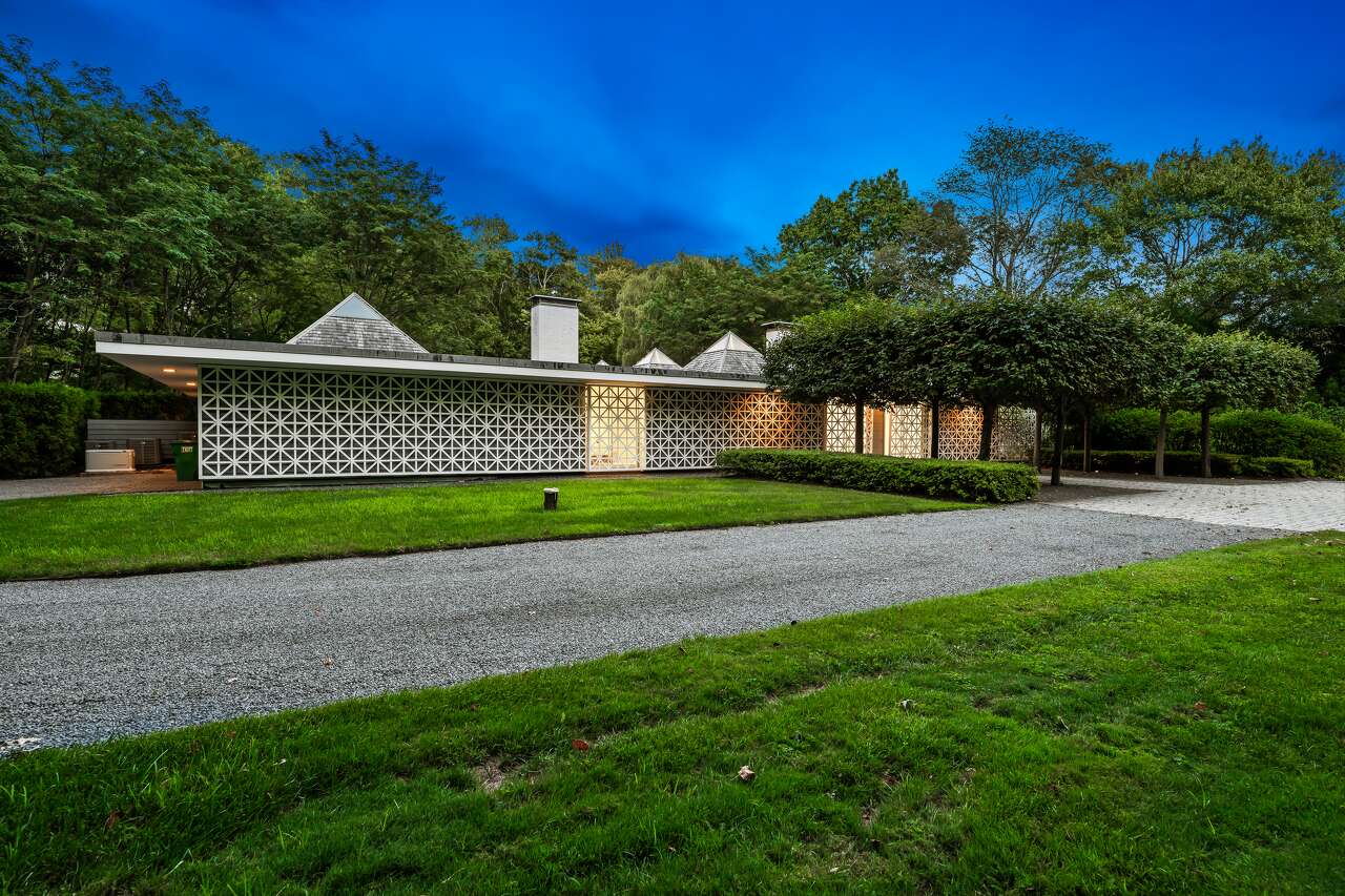New Canaan mid-century modern mansion with pyramid skylights hits ...
