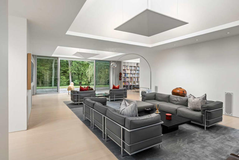 New Canaan mid-century modern mansion with pyramid skylights hits ...