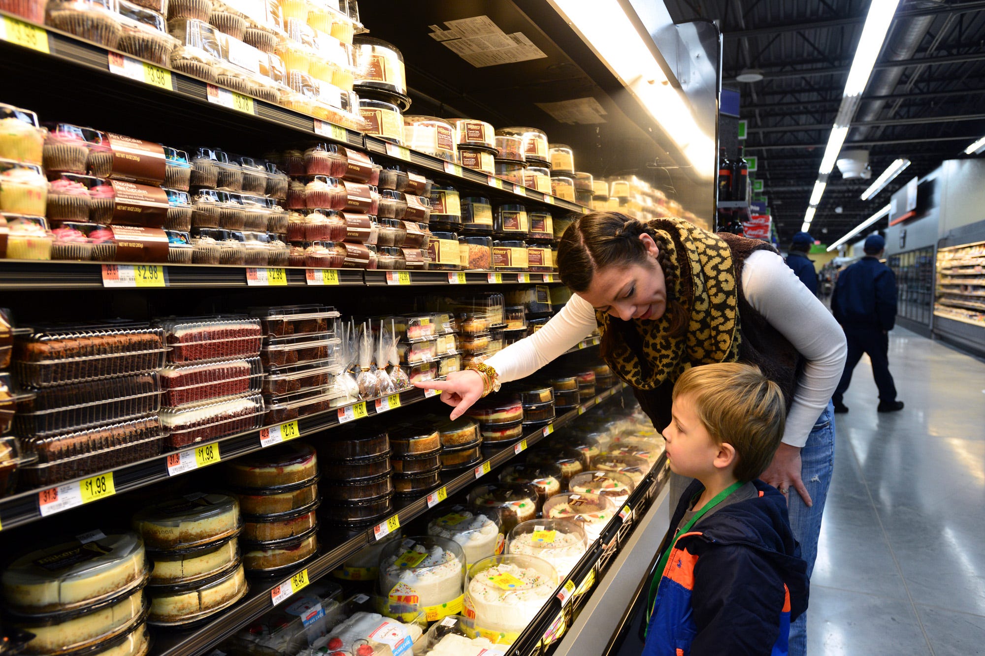 Are you overpaying for food? Discount grocers vs. Walmart in 2026