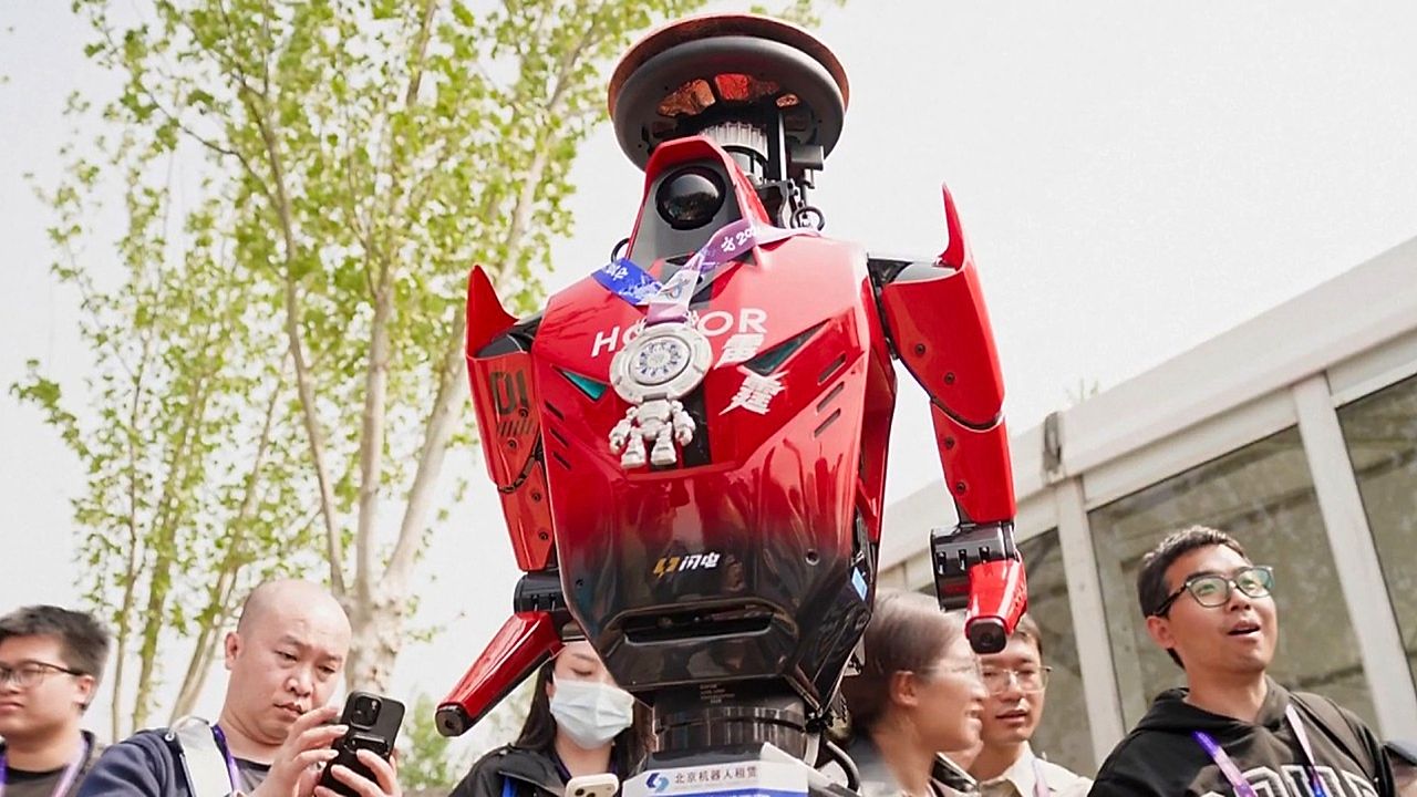 Chinese smartphone maker Honor beats human world record in Beijing ...