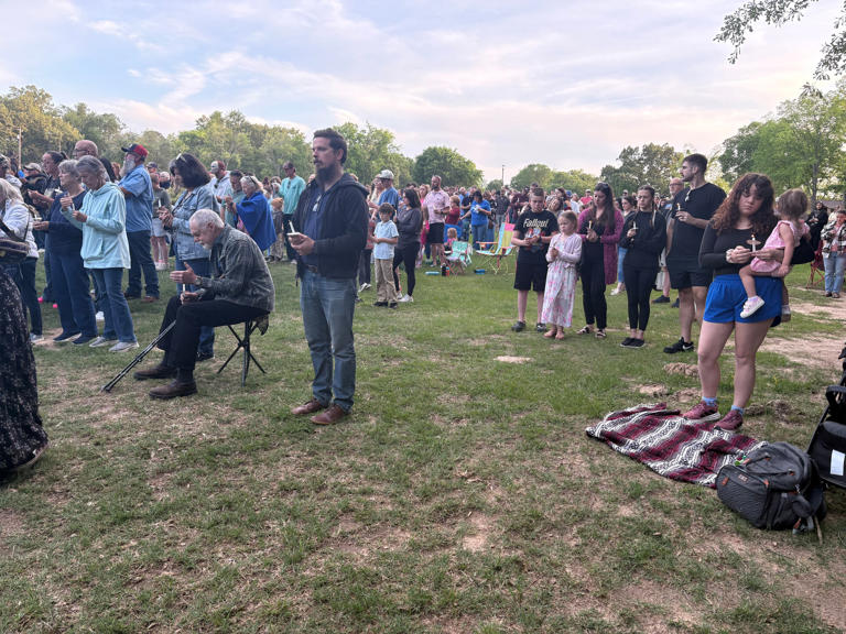 Lindale community gathers for candlelight vigil honoring 8-year-old ...