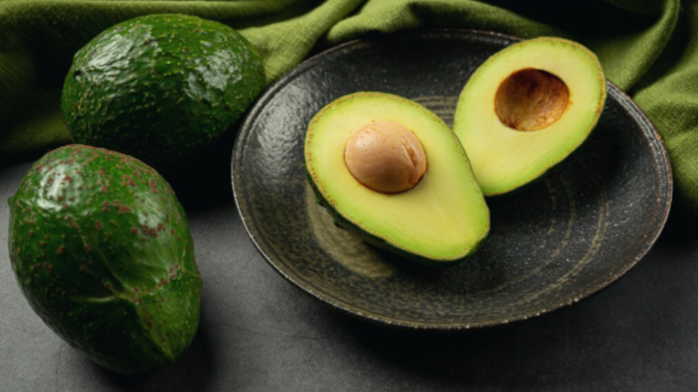 What happens when you eat avocado every day for 14 days? Expert ...