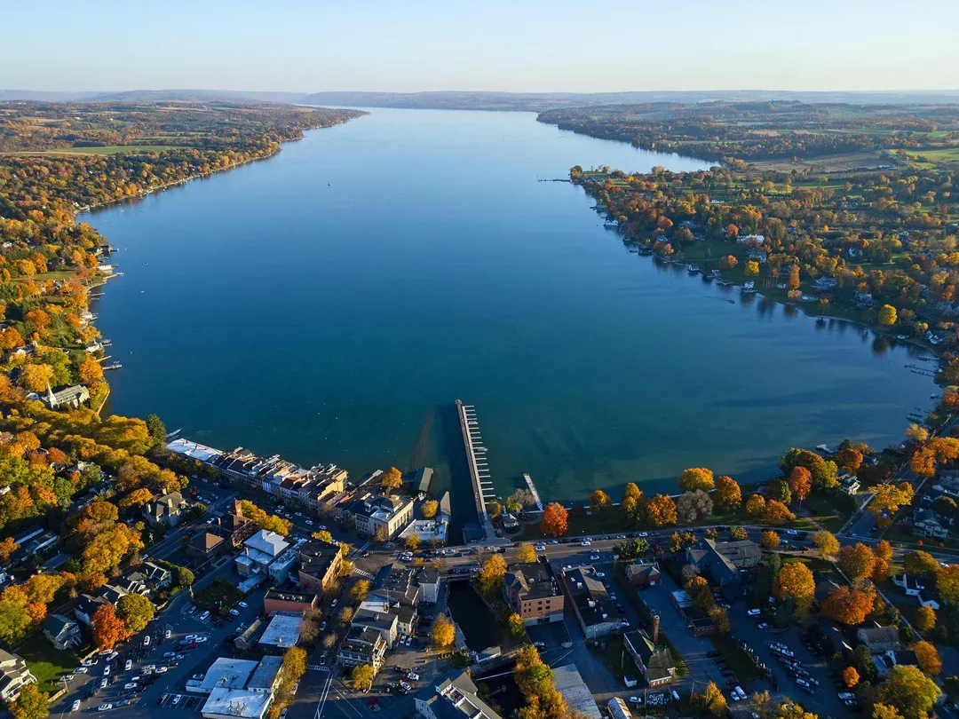 24 beautiful lake towns to visit in the US