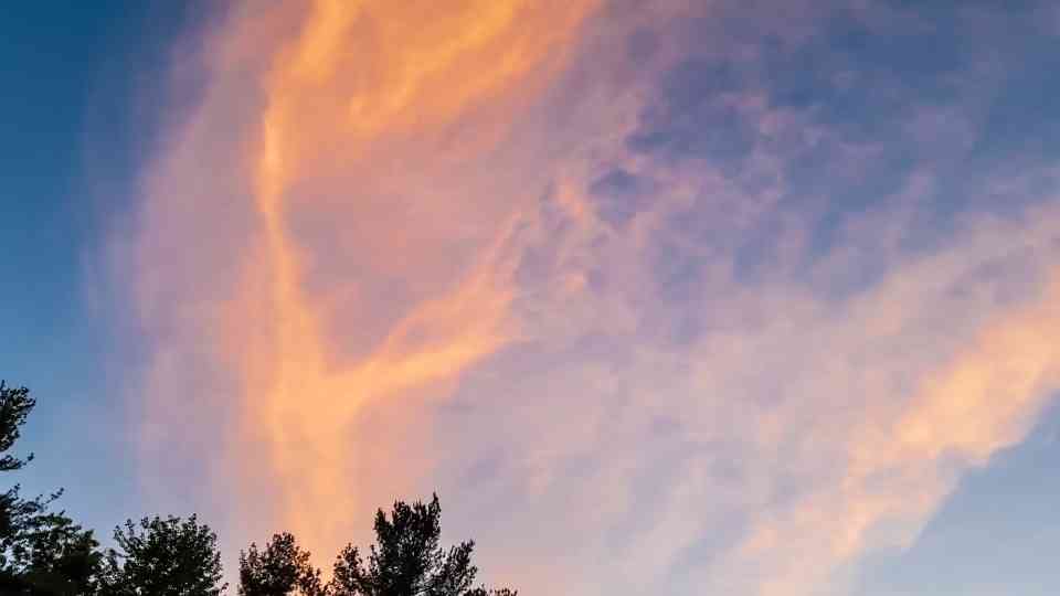 The tsunami had just hit - survivors in Indonesia looked up, then saw ...