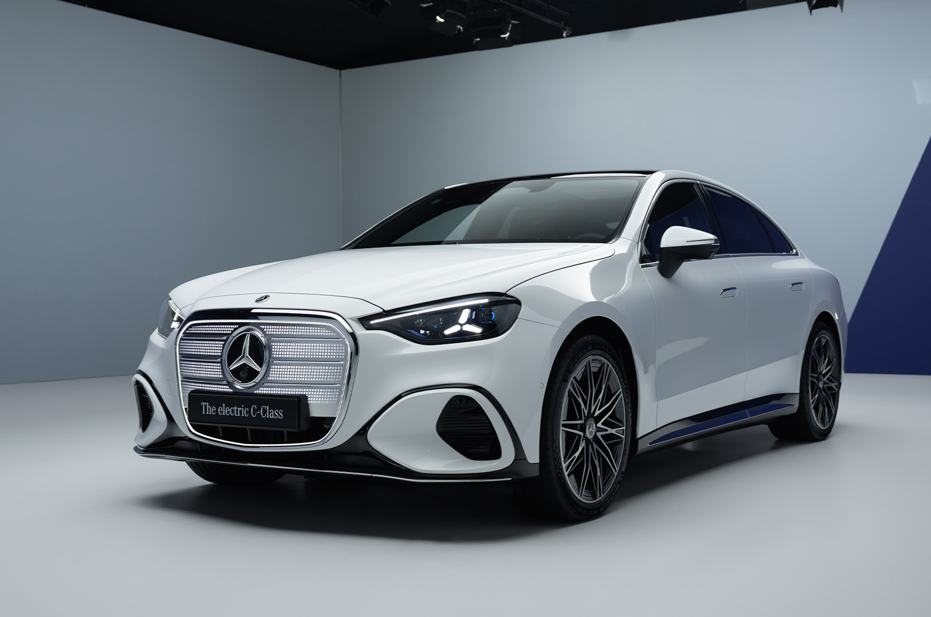 Electric Mercedes C-Class revealed with 472-mile range