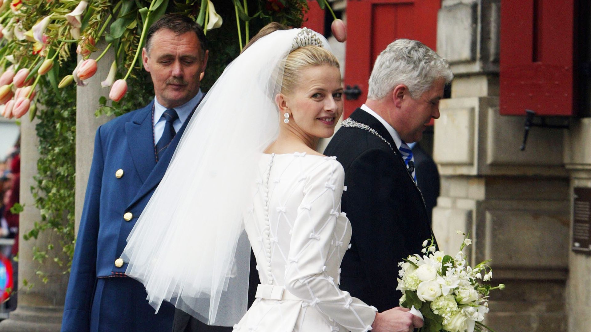 De un vestido escandalosamente corto al diseño más replicado: 7 novias ...