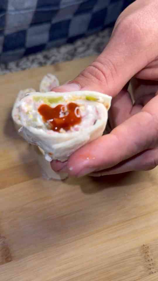 Dill pickle pinwheels — the perfect appetizer 🤤🥒