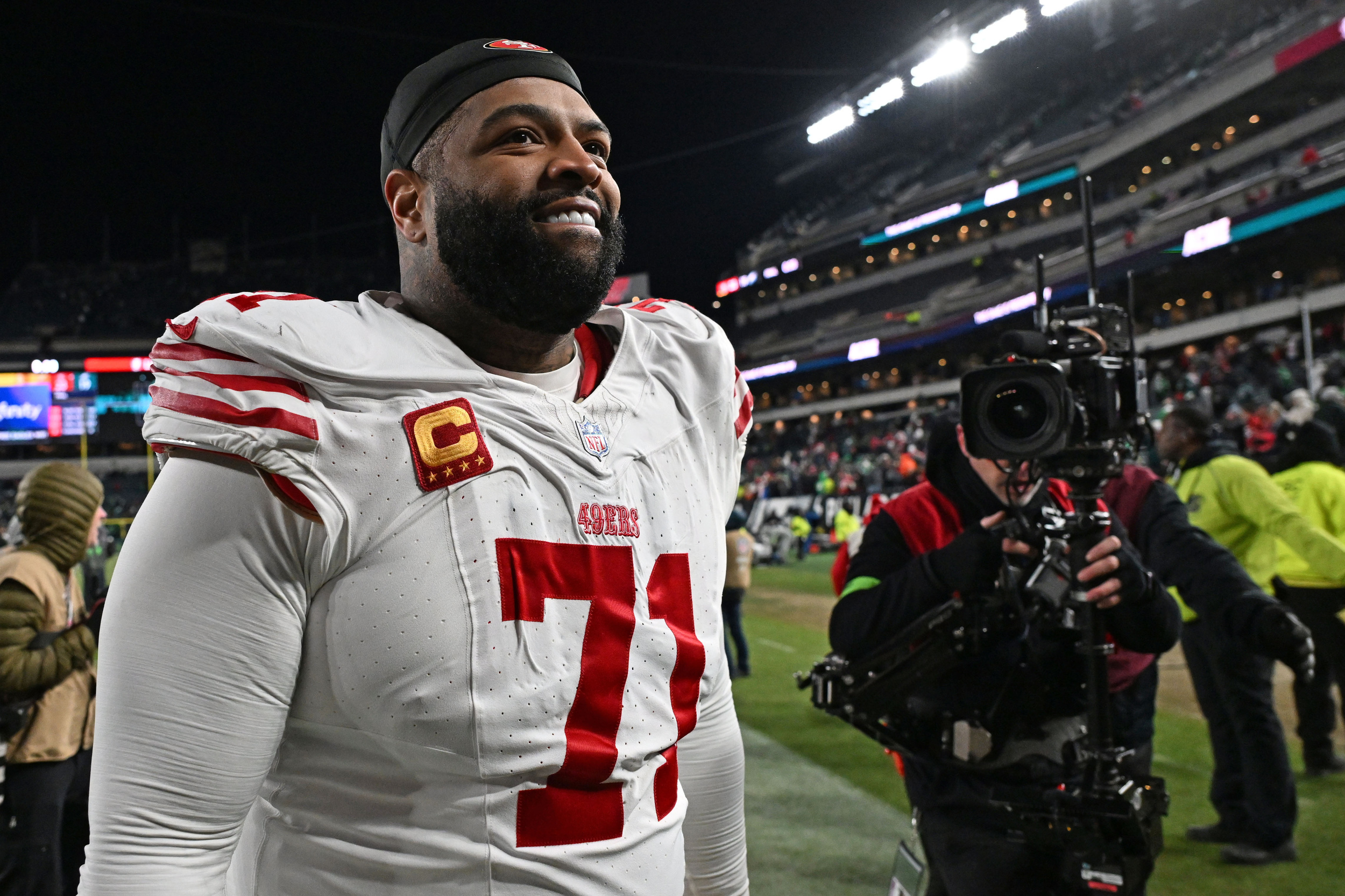 49ers, LT Trent Williams agree to deal