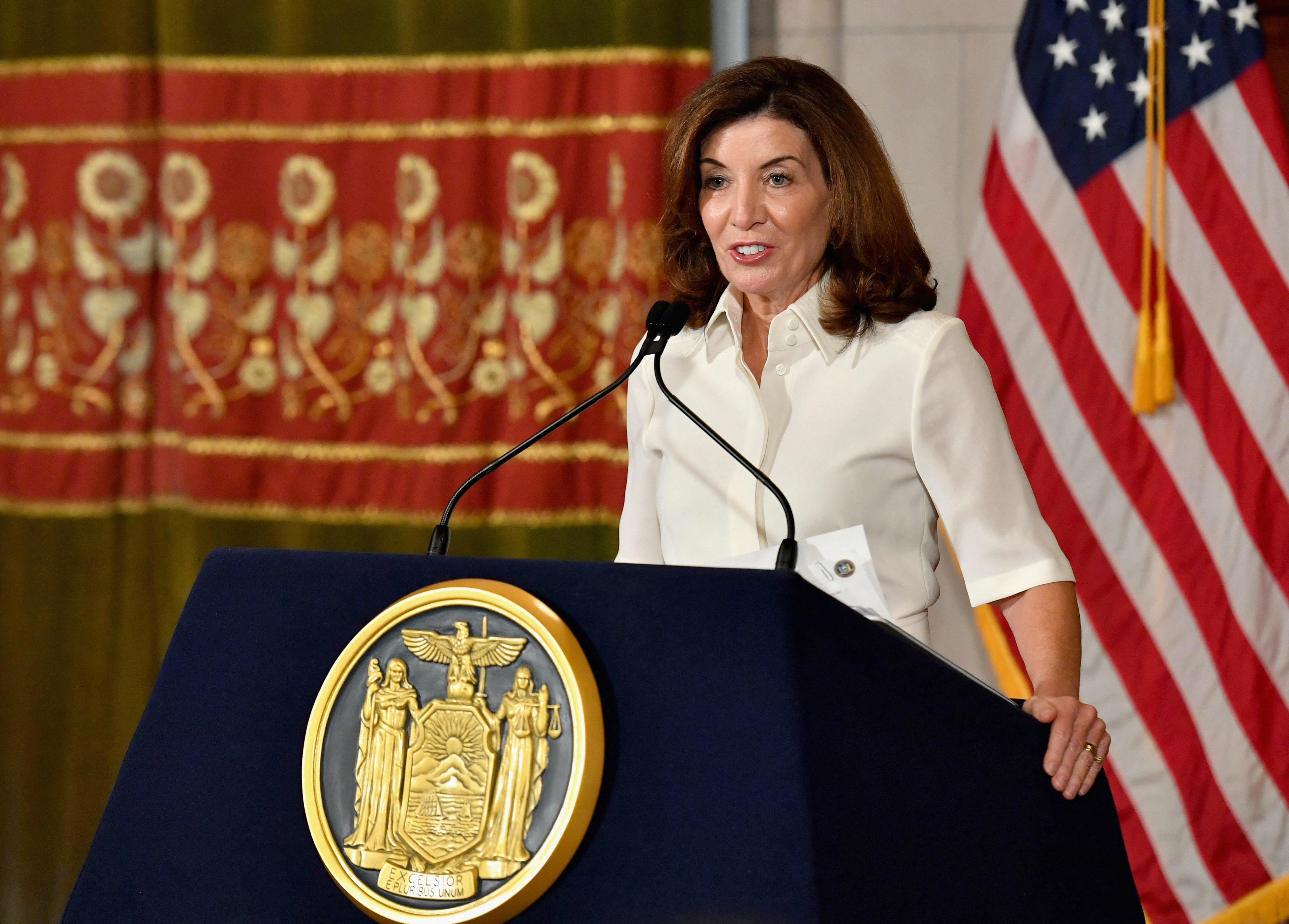 New York lawmakers set to pass fifth budget extender