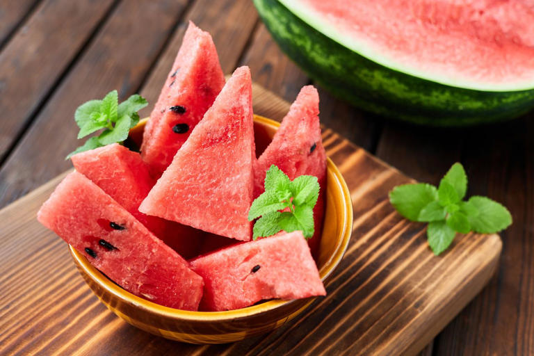 4 dietitians share what they eat when they crave something sweet