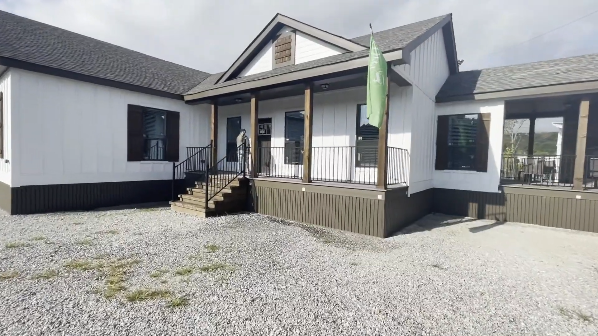 This mobile home makes $500K homes look embarrassing