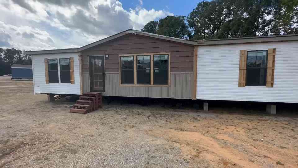 This den setup is why families are switching to mobile homes