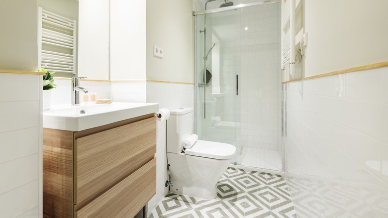 8 things you should avoid in a small bathroom