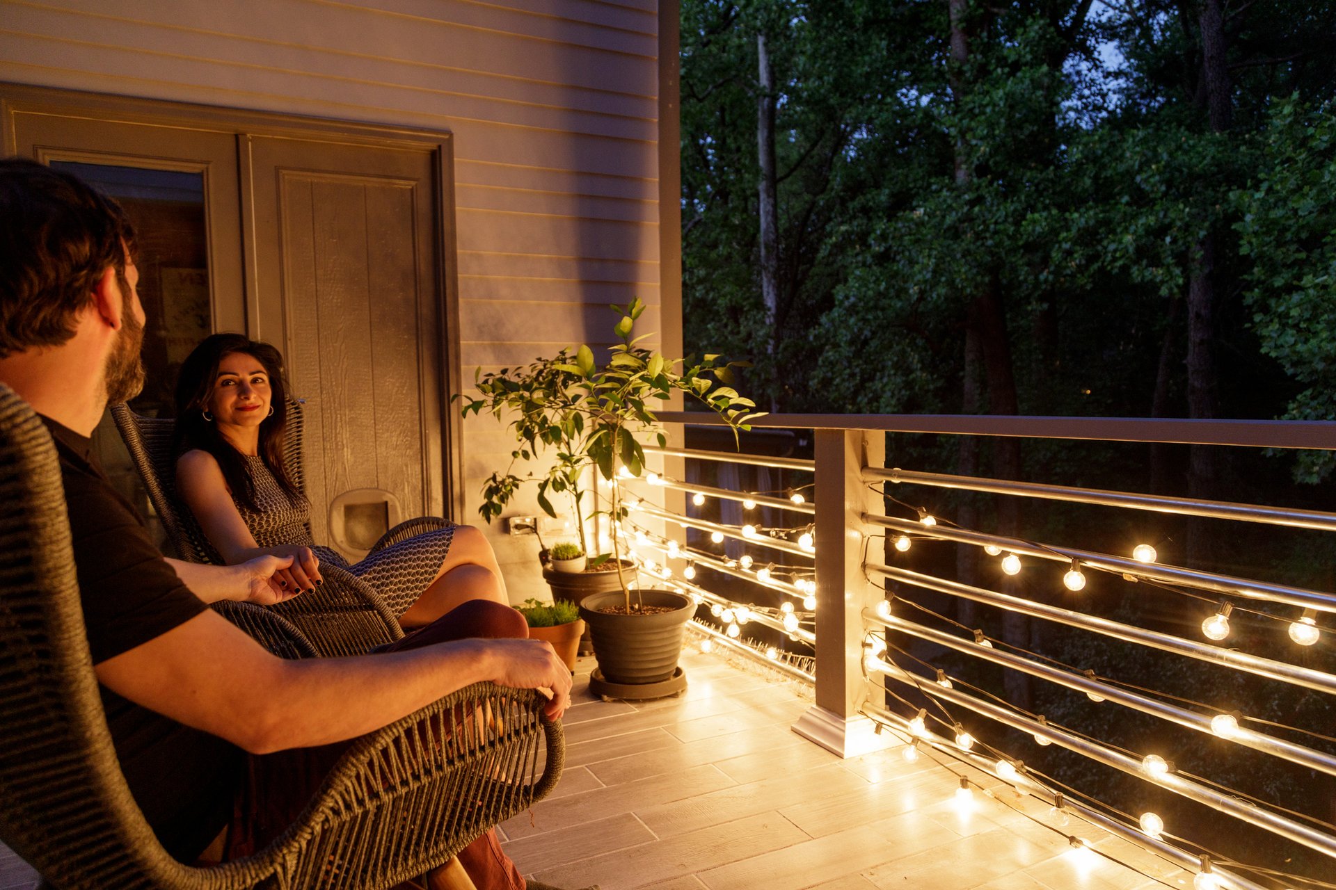 Gemütliche Balkon-Atmosphäre: Diese Solar-Windlichter von Rossmann sind ...