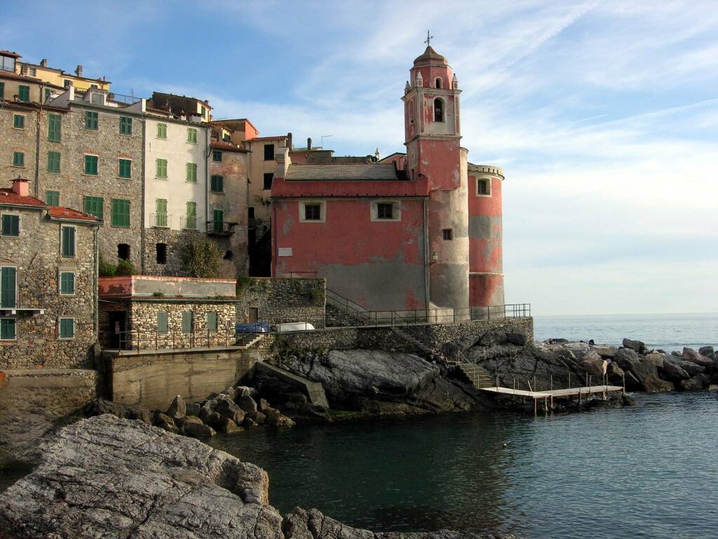 Tellaro, tra storia e leggenda: il cammino del polpo dal bosco al mare