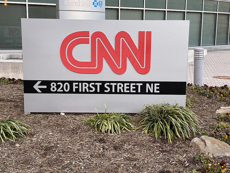 Salute! CNN correspondent Stephanie Elam leaves network after an over 2 ...