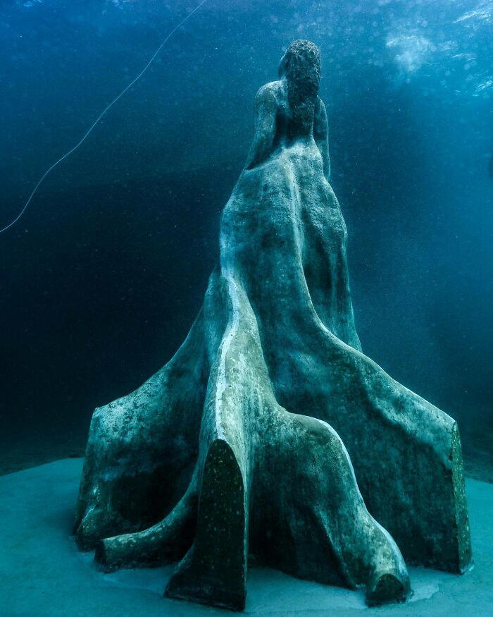 35 underwater sculptures that turn the ocean floor into an art gallery