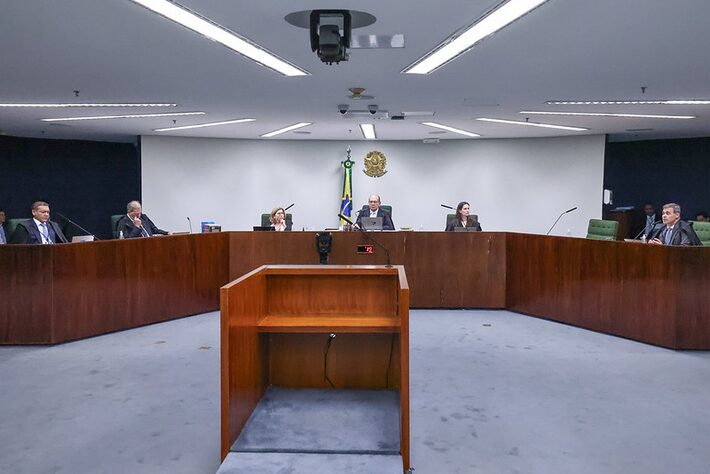 Mendonça vota para manter prisão de primo de Vorcaro; Gilmar pede vista