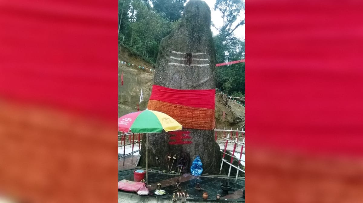 World's tallest naturally formed Shiva lingam: Around 25 feet tall and ...
