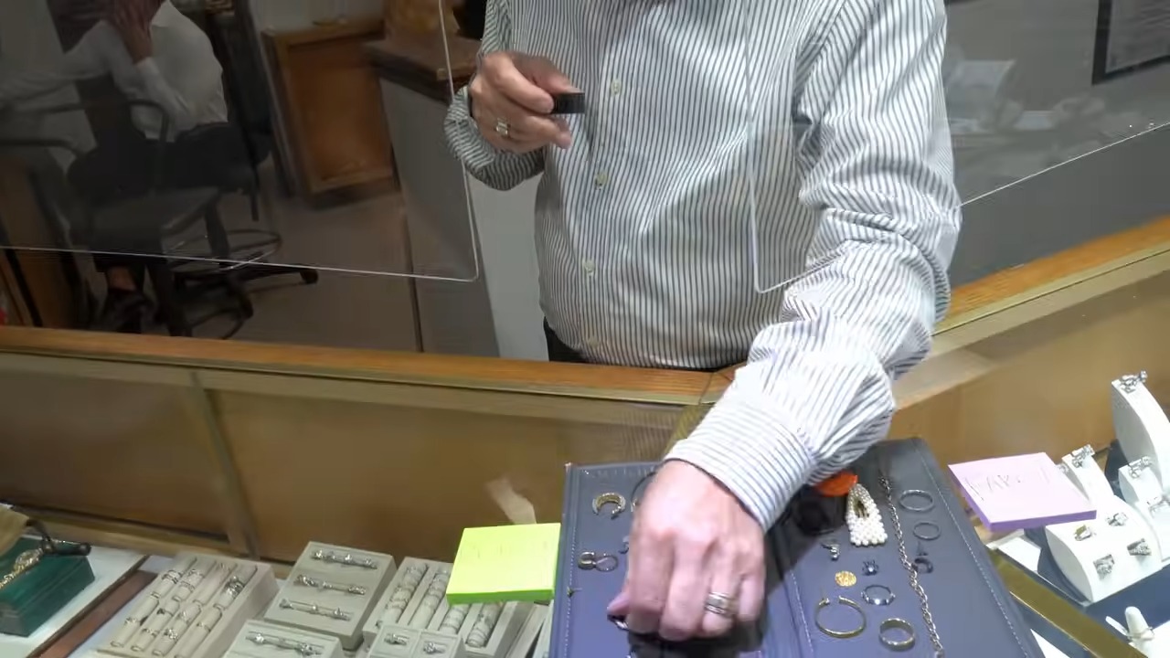 “It says 14 karat gold” - He metal detected Mexico’s busiest beach ...