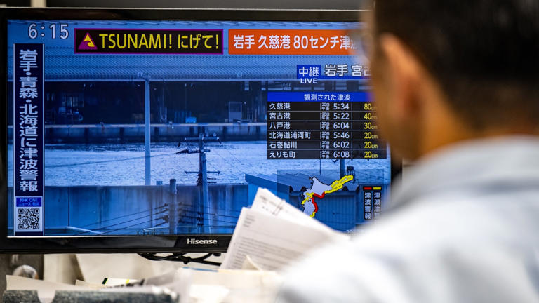 7.4 magnitude earthquake strikes off Japanese coast