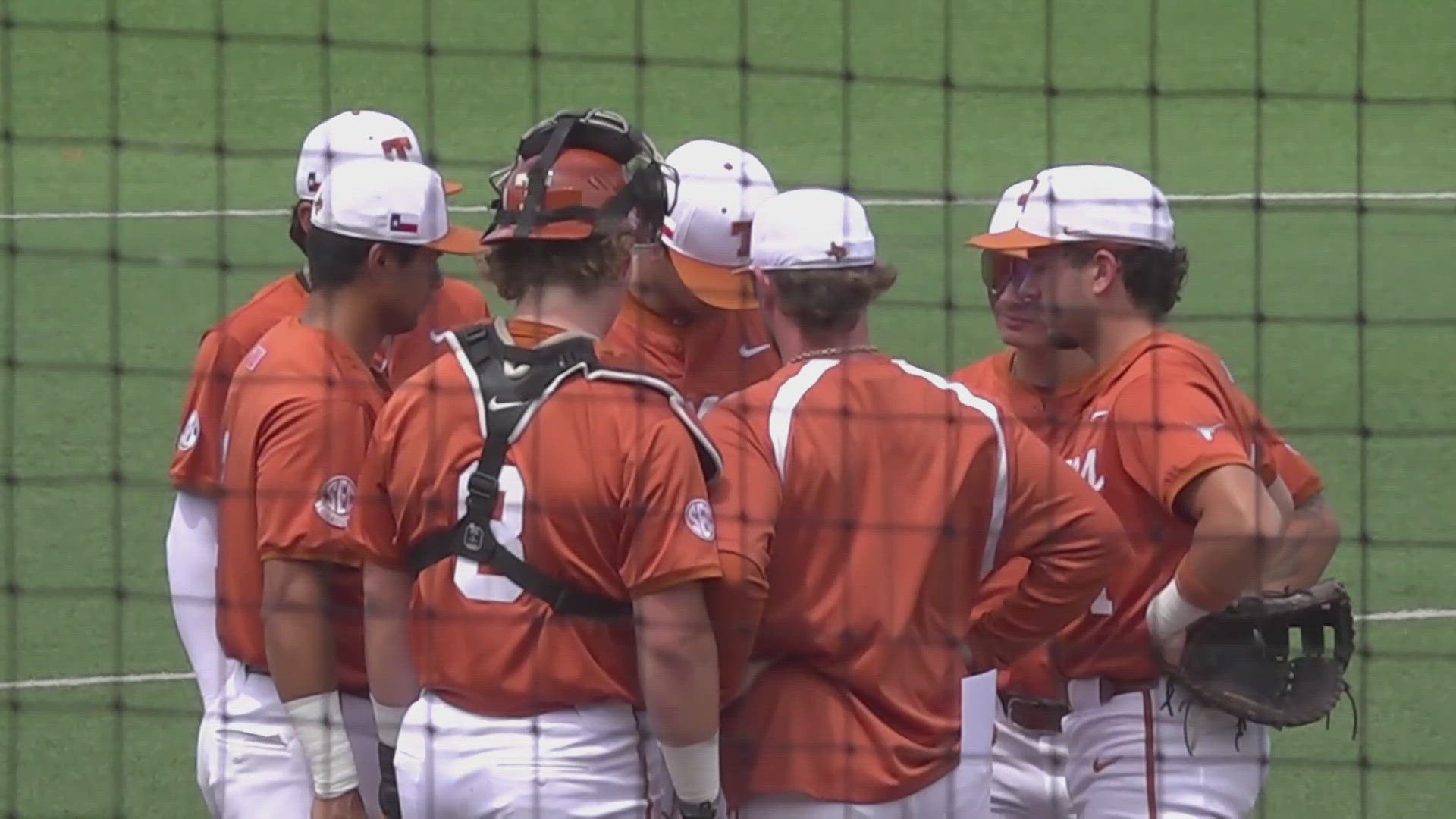 Texas baseball defeated by Alabama on Sunday
