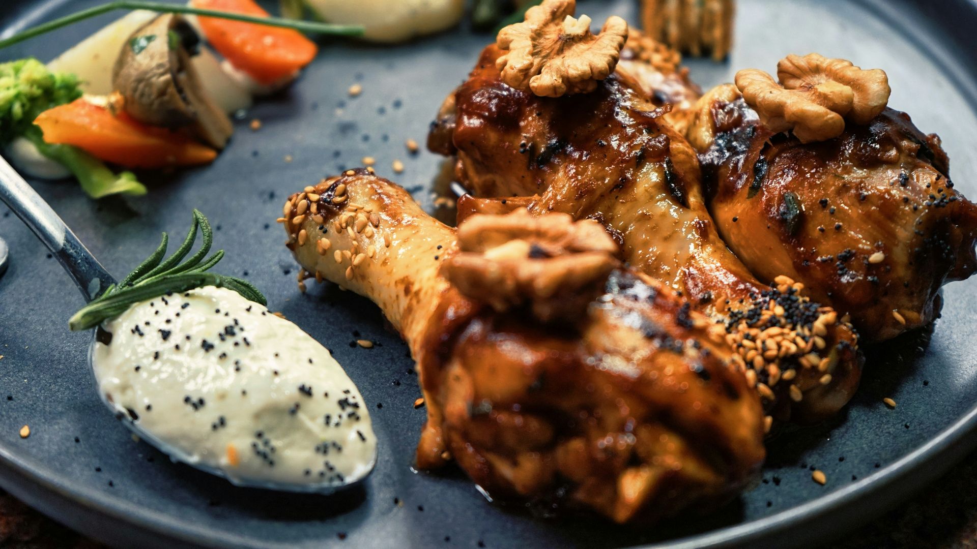 10 foods wedding guests never want to see served & 10 they all love