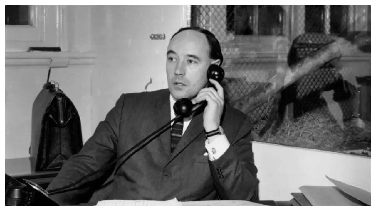 Veteran zoologist and author Desmond Morris dies at 98, leaves behind a ...