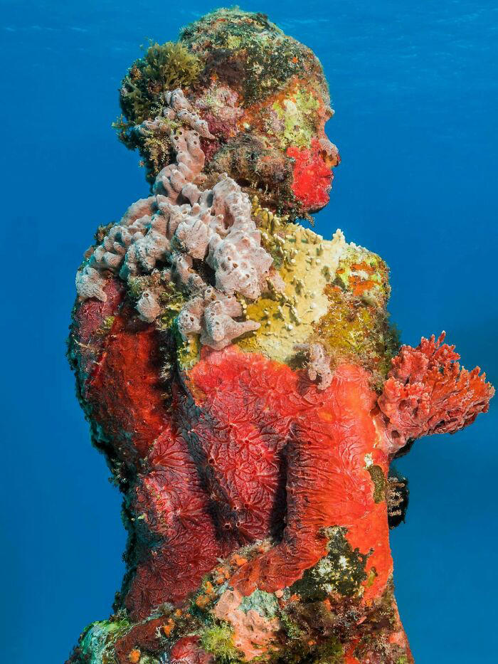 35 underwater sculptures that turn the ocean floor into an art gallery