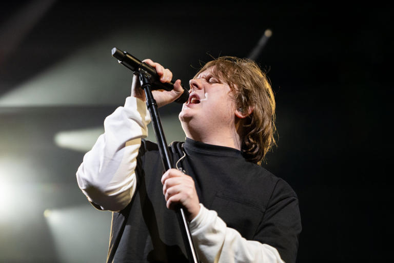 Review and setlist: Lewis Capaldi showcased resilience, humor, and ...