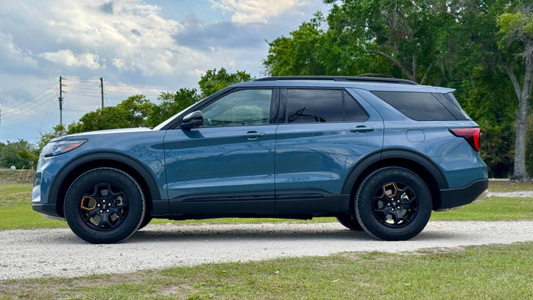The 2026 Ford Explorer packs a 400-HP Raptor engine to take on the Kia ...