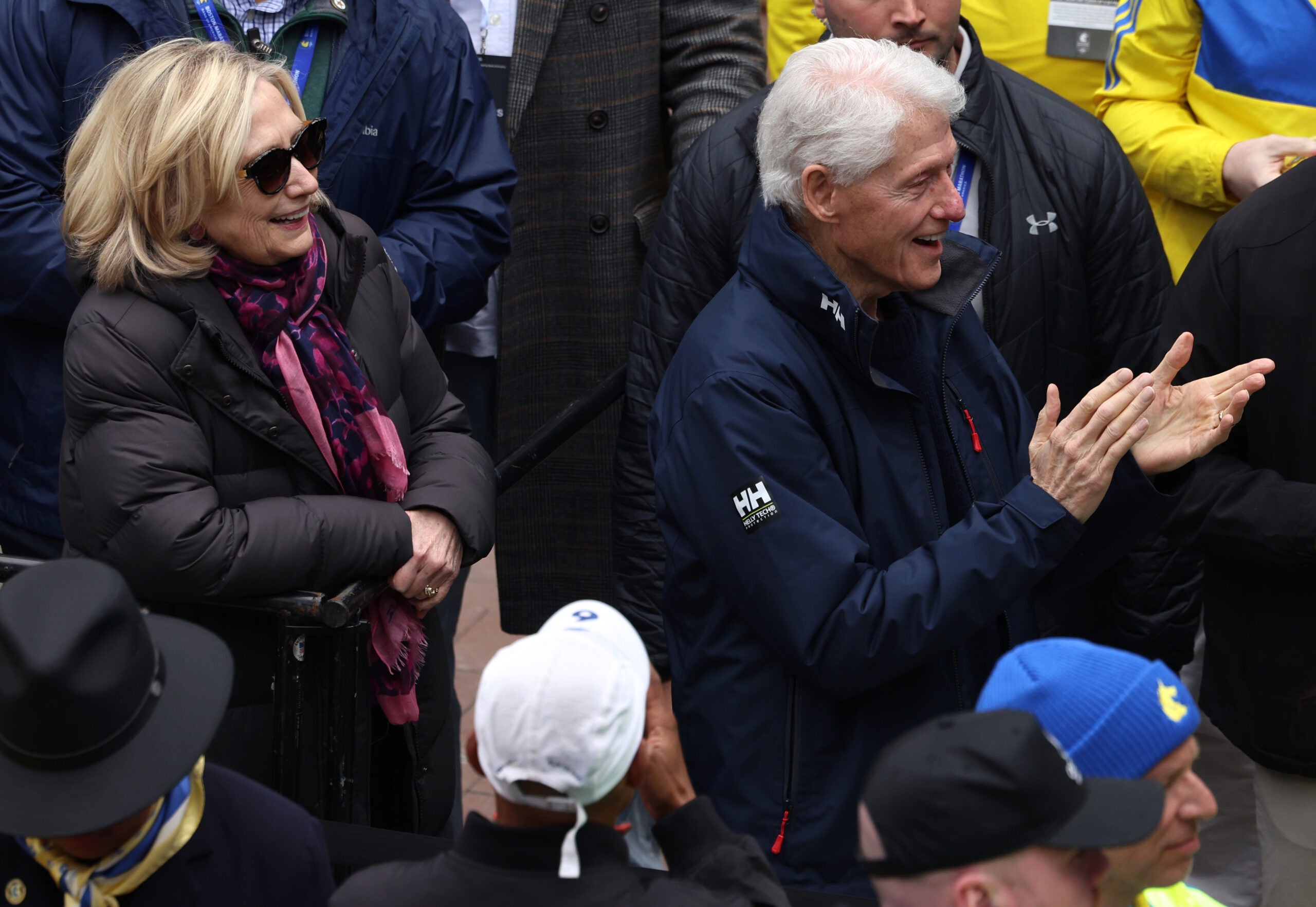 Hillary and Bill Clinton cheer on daughter Chelsea at the marathon ...